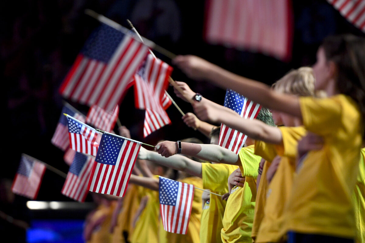 Hope of America brings thousands of students together to sing patriotic ...